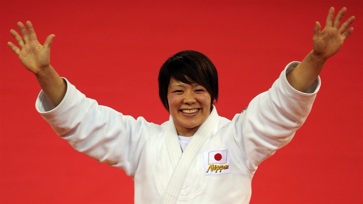 Des femmes ajoutées au comité | Radio-Canada