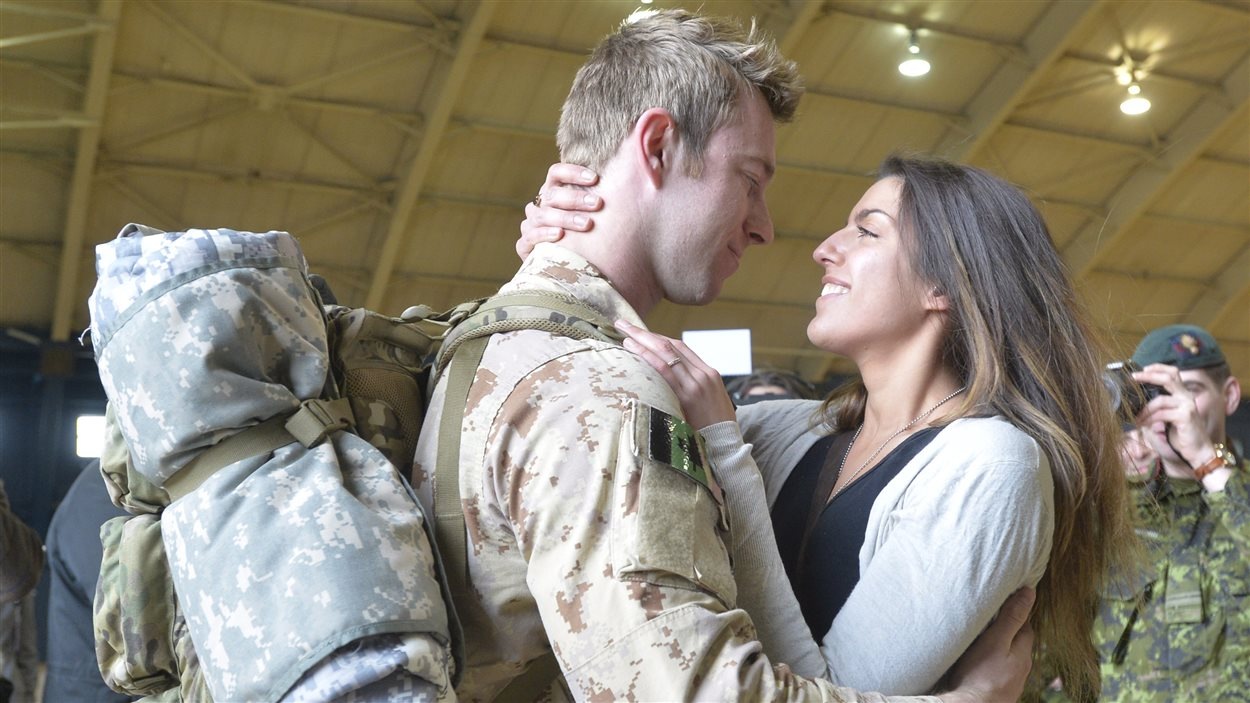 Des militaires canadiens accueillis en héros | Radio-Canada.ca