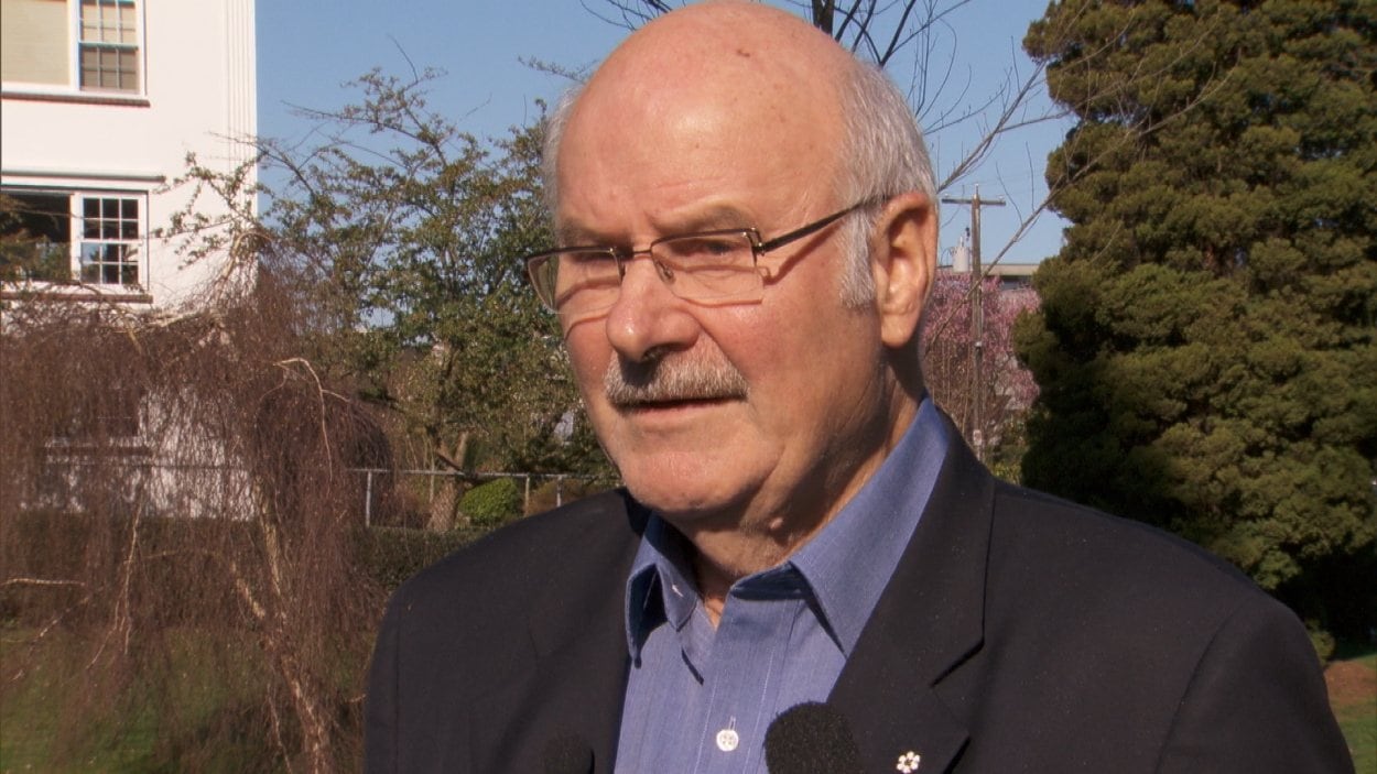 Mike Harcourt a quitté le NPD | Radio-Canada