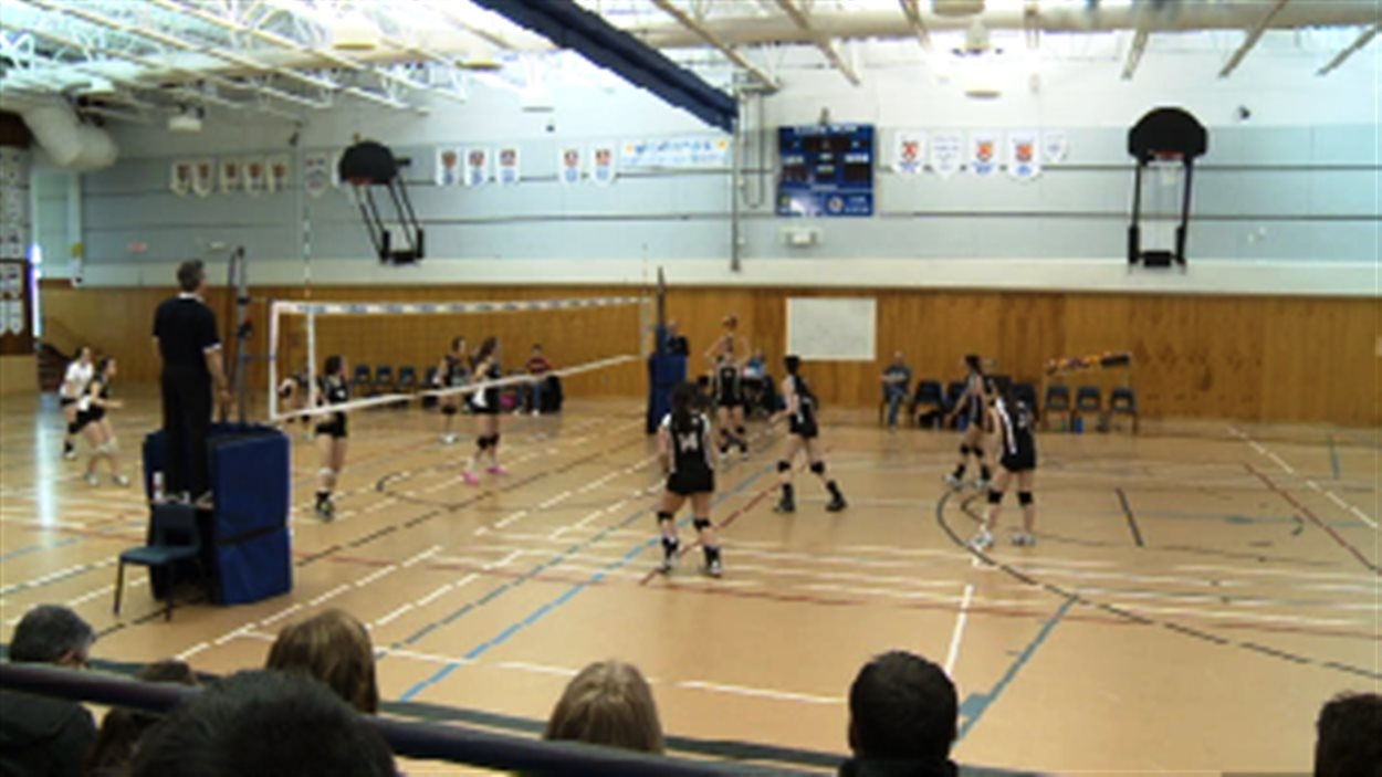 Un tournoi de volleyball en mémoire de Danielle Muise | Radio-Canada
