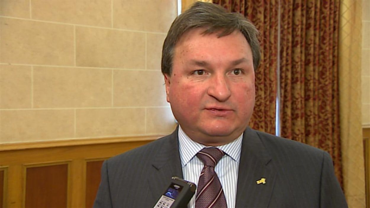 Le dirigeant du CN se défend des critiques sur le transport du grain ...