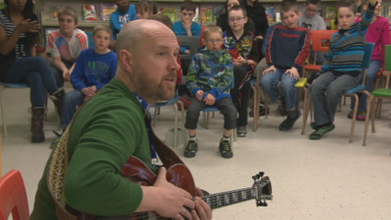 Benoit Charest rencontre des élèves | Radio-Canada
