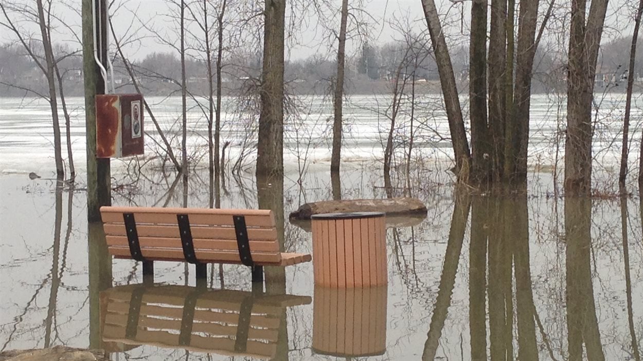 Les crues printanières touchent plusieurs villes du pays | Radio-Canada