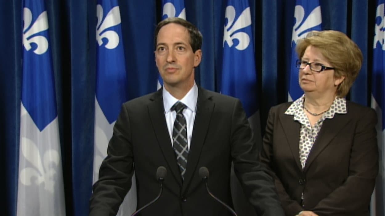 Stéphane Bédard nomme son cabinet fantôme | Radio-Canada