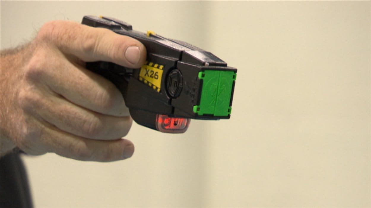 Davantage de pistolets électriques à Ottawa? | Radio-Canada