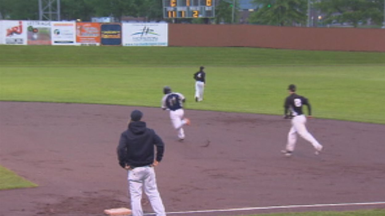 Un week-end de baseball en Estrie | Radio-Canada