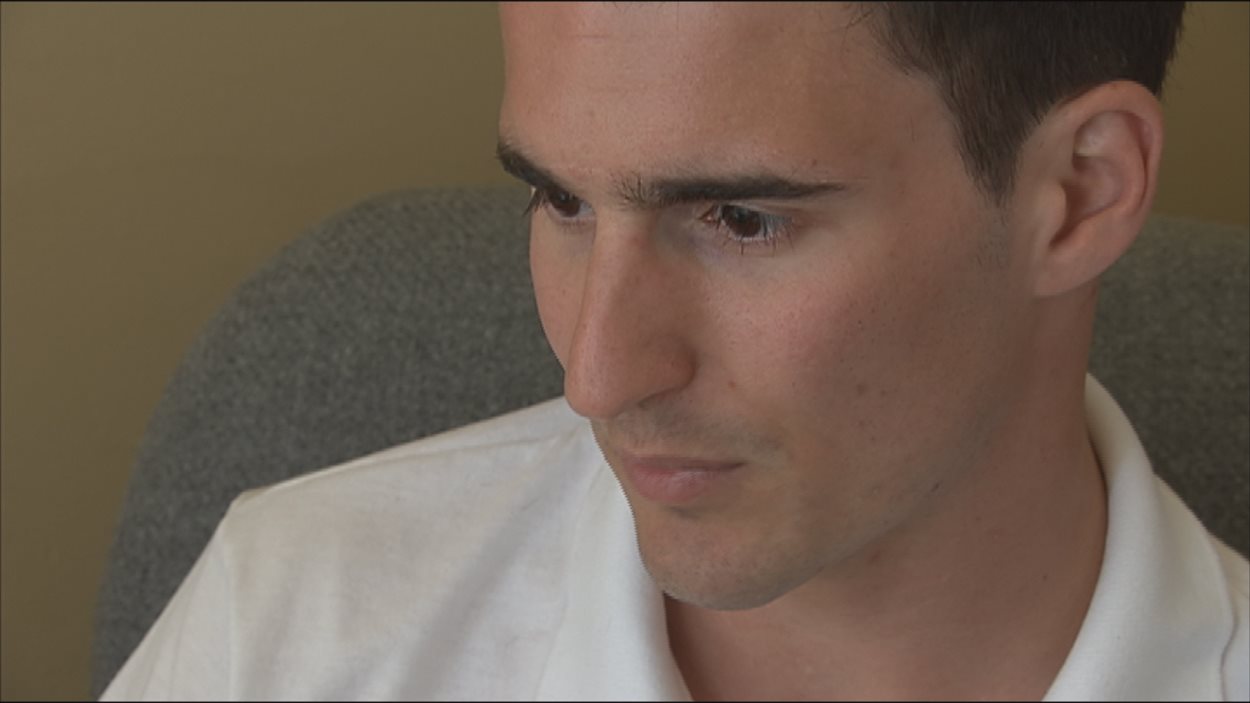 Des souliers adaptés pour chaque coureur | Radio-Canada