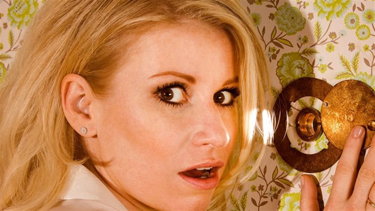 Le spectacle Pas trop catholique de Cathy Gauthier | Radio-Canada