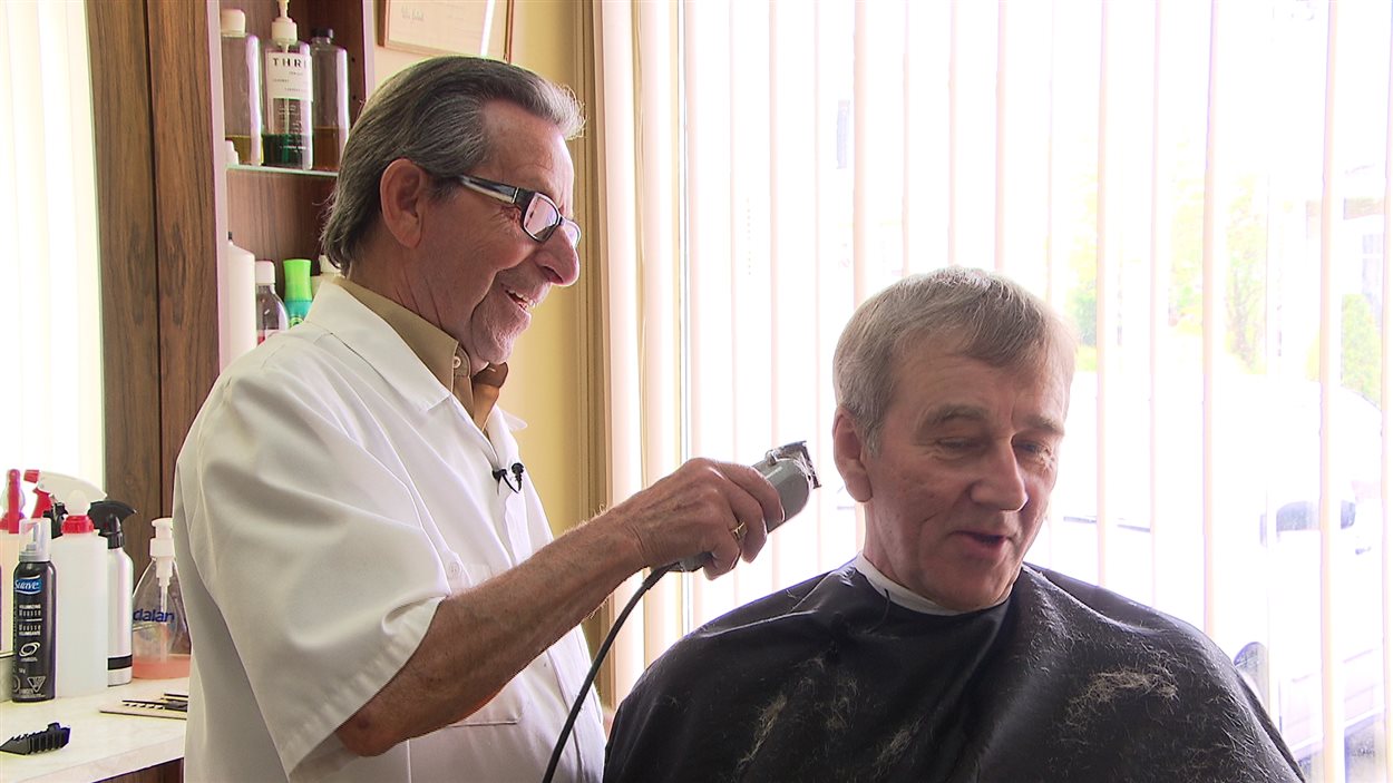 James Lynch, barbier depuis 60 ans à Sept-Îles | OHdio | Radio-Canada