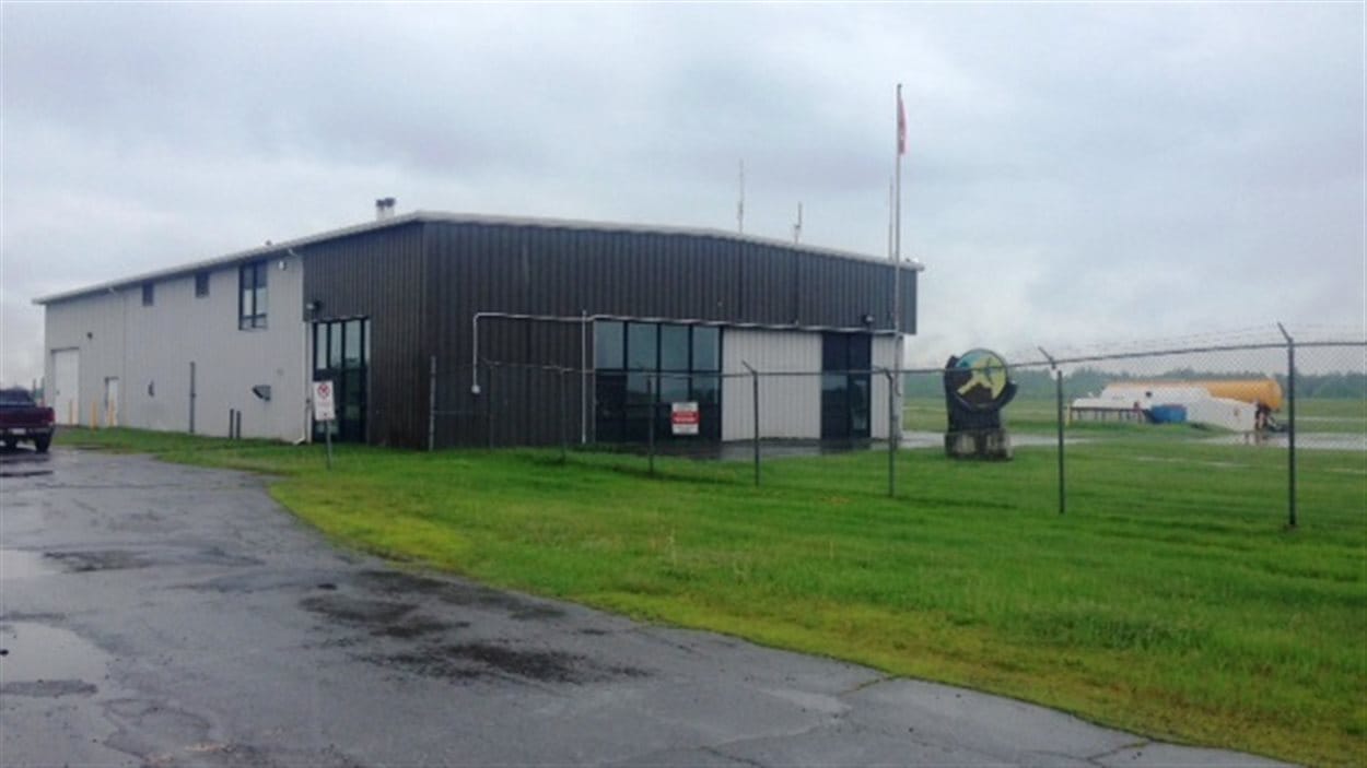 Aéroport de Saint-Léonard : des entreprises reviennent à la charge ...