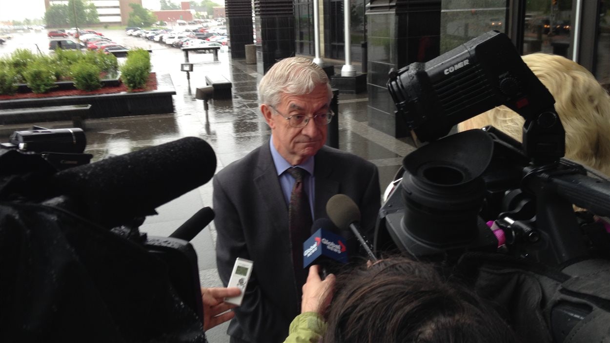 Jasper John Stam plaide coupable de menaces contre des policiers ...