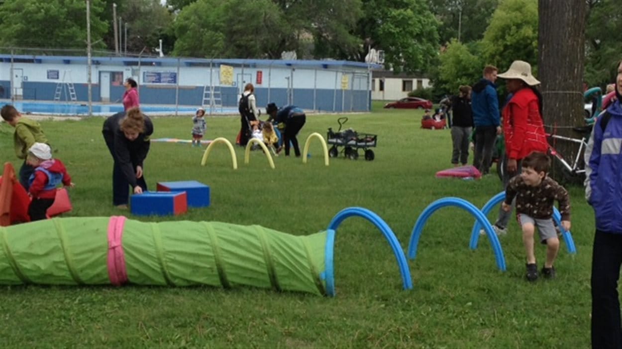 Petits et grands célèbrent la Saint-Jean-Baptiste | Radio-Canada