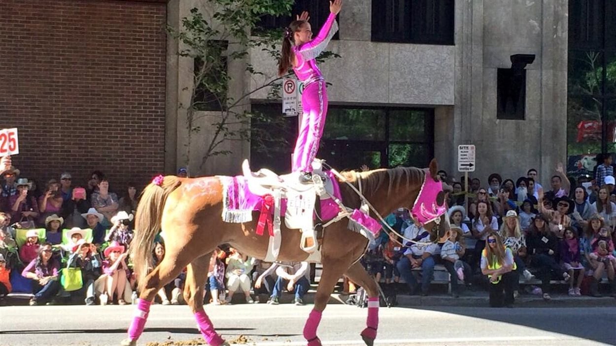 Le défilé du Stampede en marche | Radio-Canada