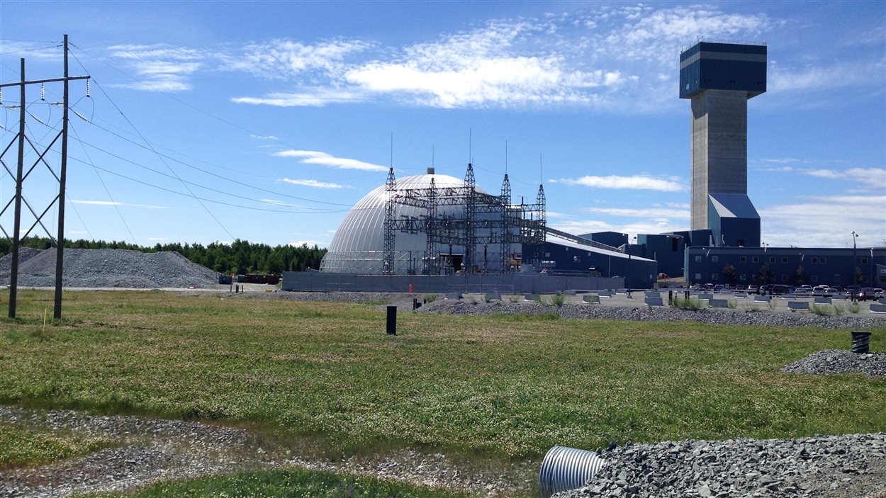Construire des sentiers avec les roches stériles des mines | Radio-Canada