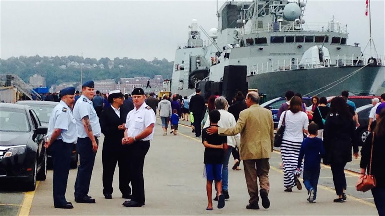 Une frégate canadienne part en mission en Méditerranée | Radio-Canada