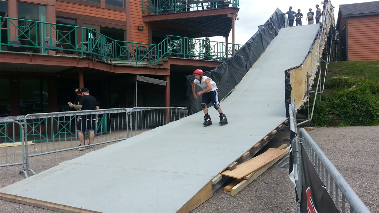 Le skate cross à l'honneur à Québec | Radio-Canada