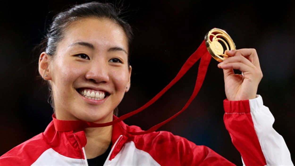 Une médaille d'or historique pour Michelle Li | Radio-Canada