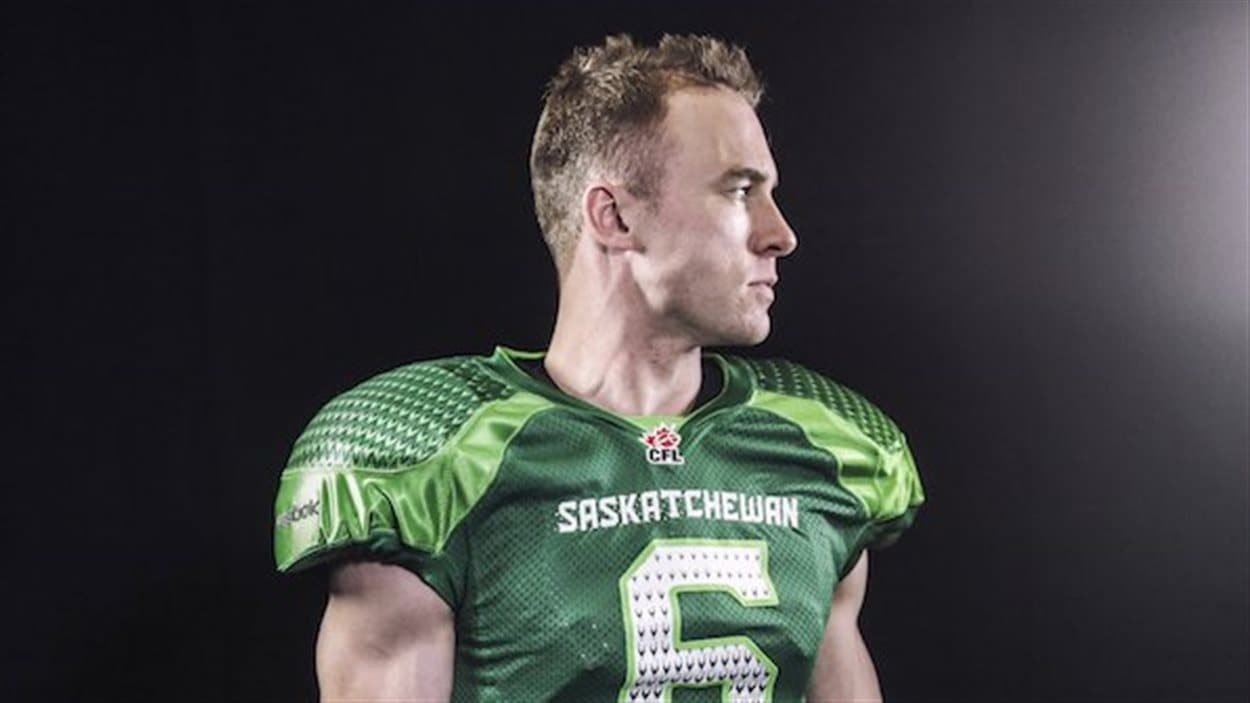 Encore plus de vert sur le maillot des Roughriders | Radio-Canada