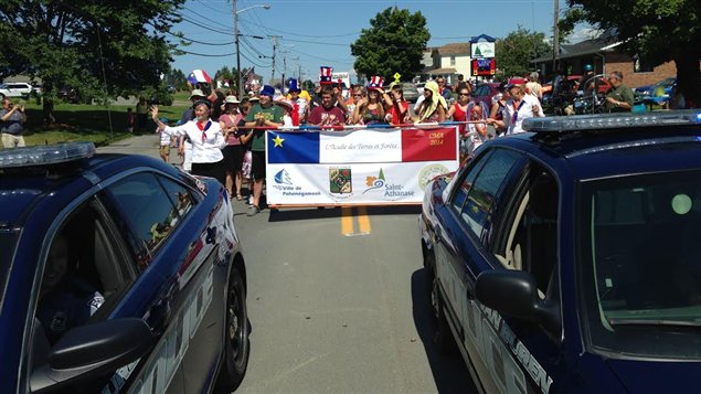 Grand tintamarre symbolique entre le Maine et l'Acadie | Radio-Canada