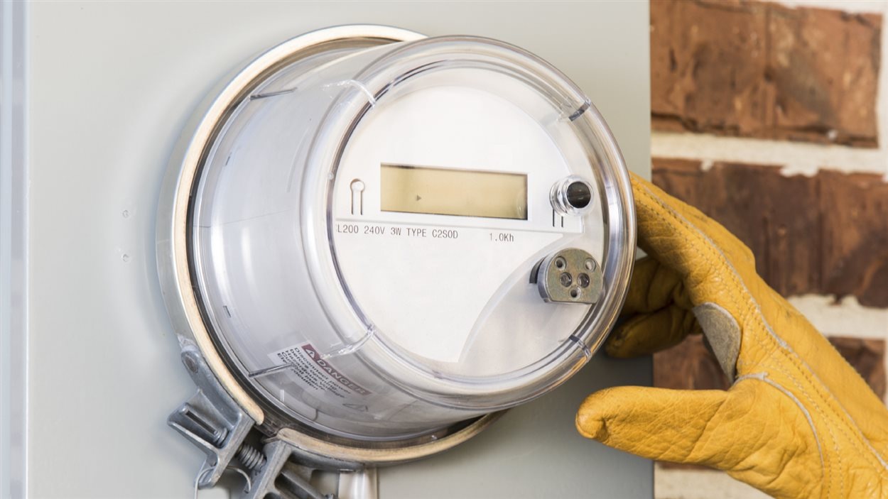 Compteurs intelligents : Hydro-Québec se défend de surfacturer | Radio ...