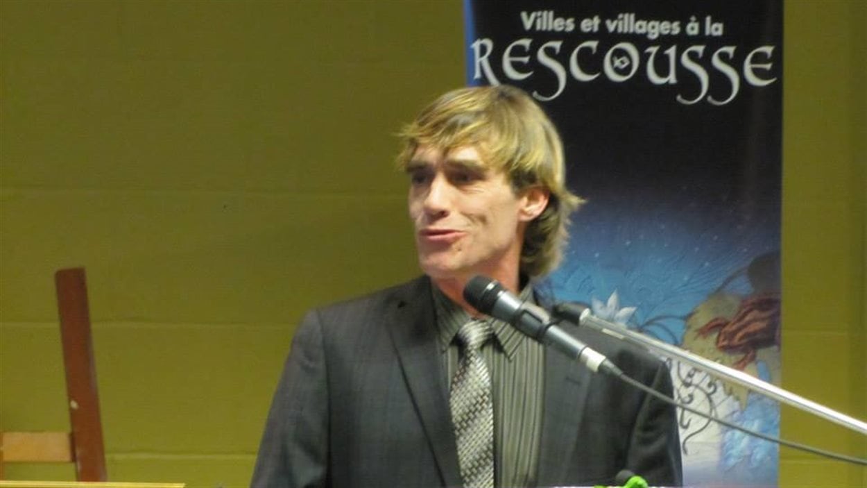 Projet de loi 3 : un pompier quitte son poste de maire | Radio-Canada