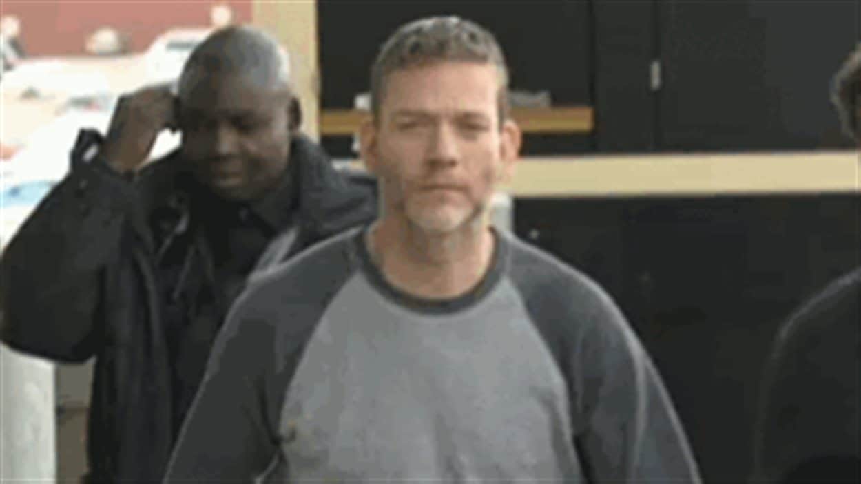 Exploitation sexuelle de mineures : Kenneth Gunn en cour cet été ...