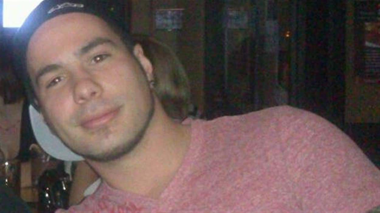 Condamné à quatre ans de prison pour possession de drogues et d'un AK ...