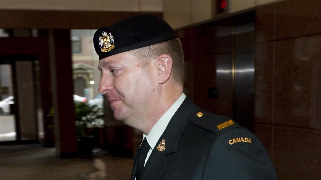 Un acquittement et un nouveau procès pour le soldat Darry Watts | Radio ...