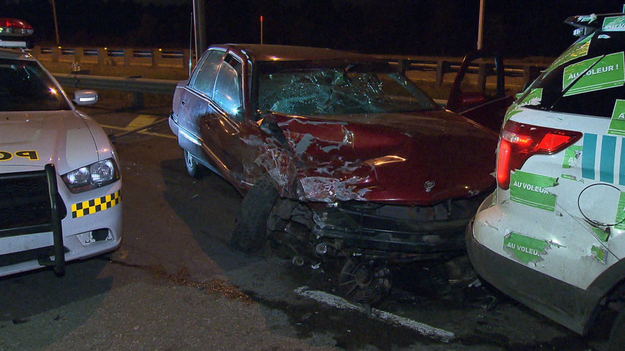 Quatre voitures de police impliquées dans une collision à Laval | Radio ...