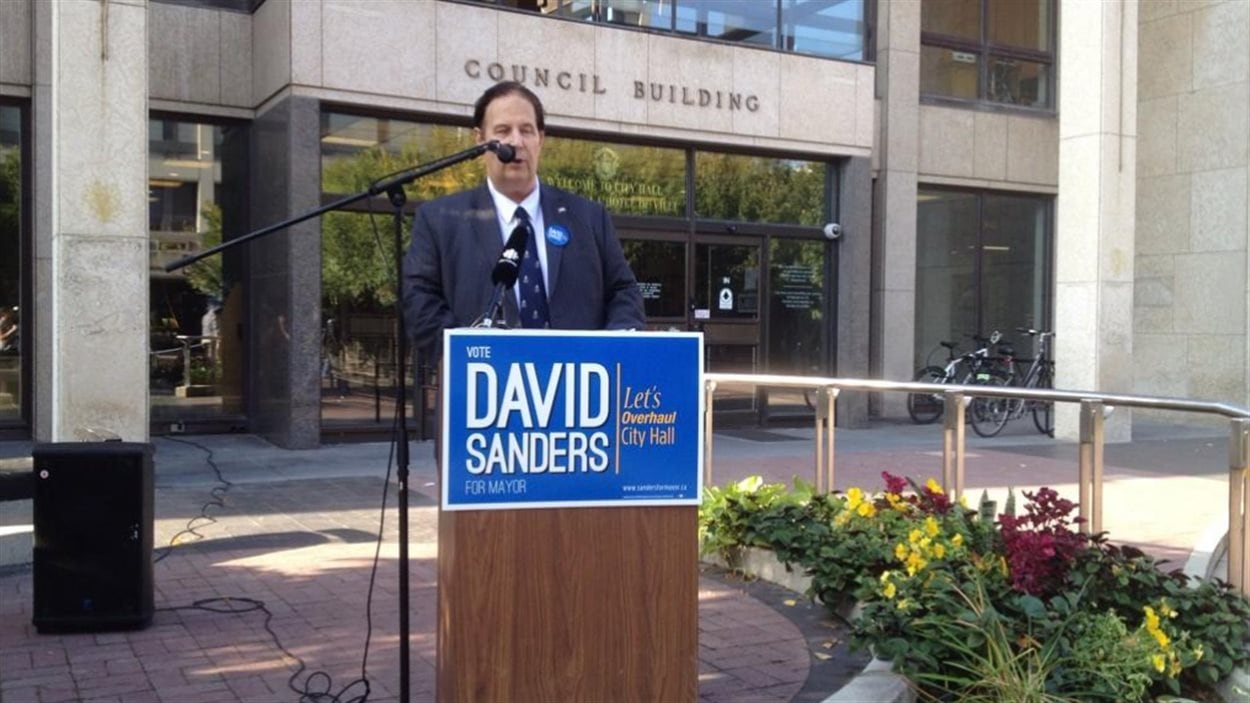 David Sanders s'en prend à la plateforme de Gord Steeves | Radio-Canada