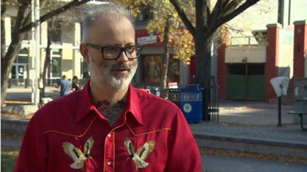 Le cinéaste québécois Denis Côté accueilli à Winnipeg | Radio-Canada