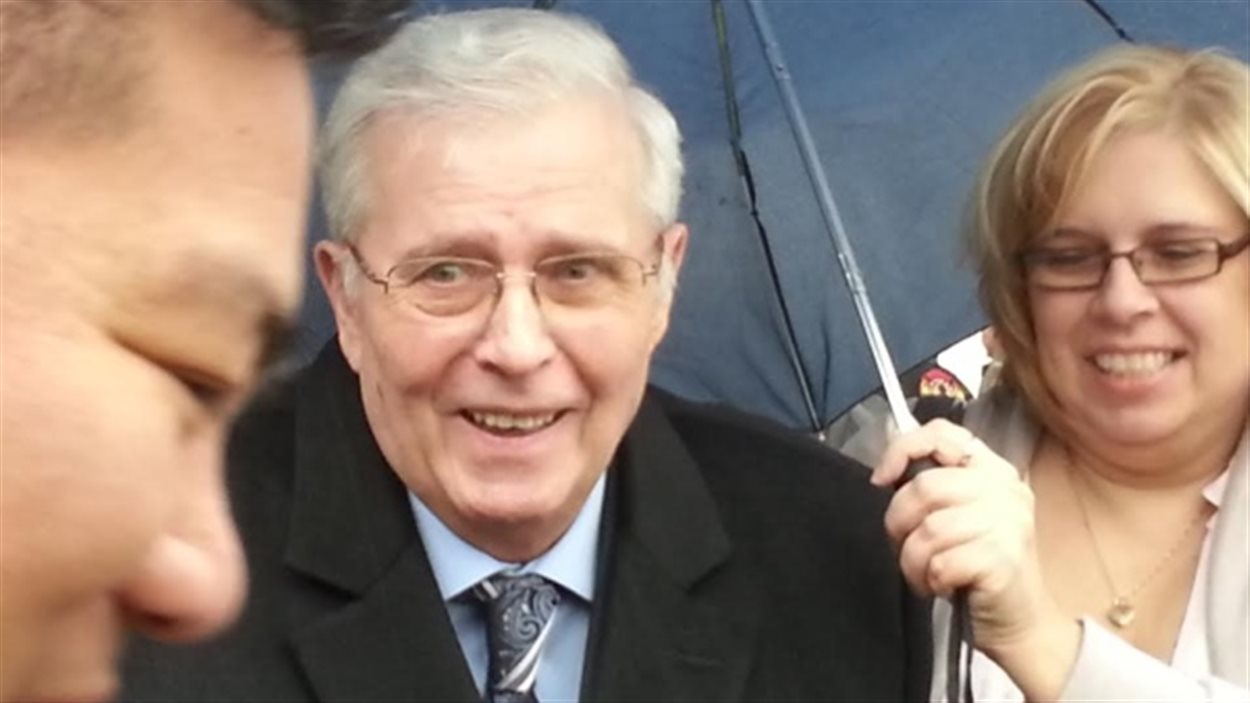 Le pont Redwood devient le pont Harry Lazarenko | Radio-Canada