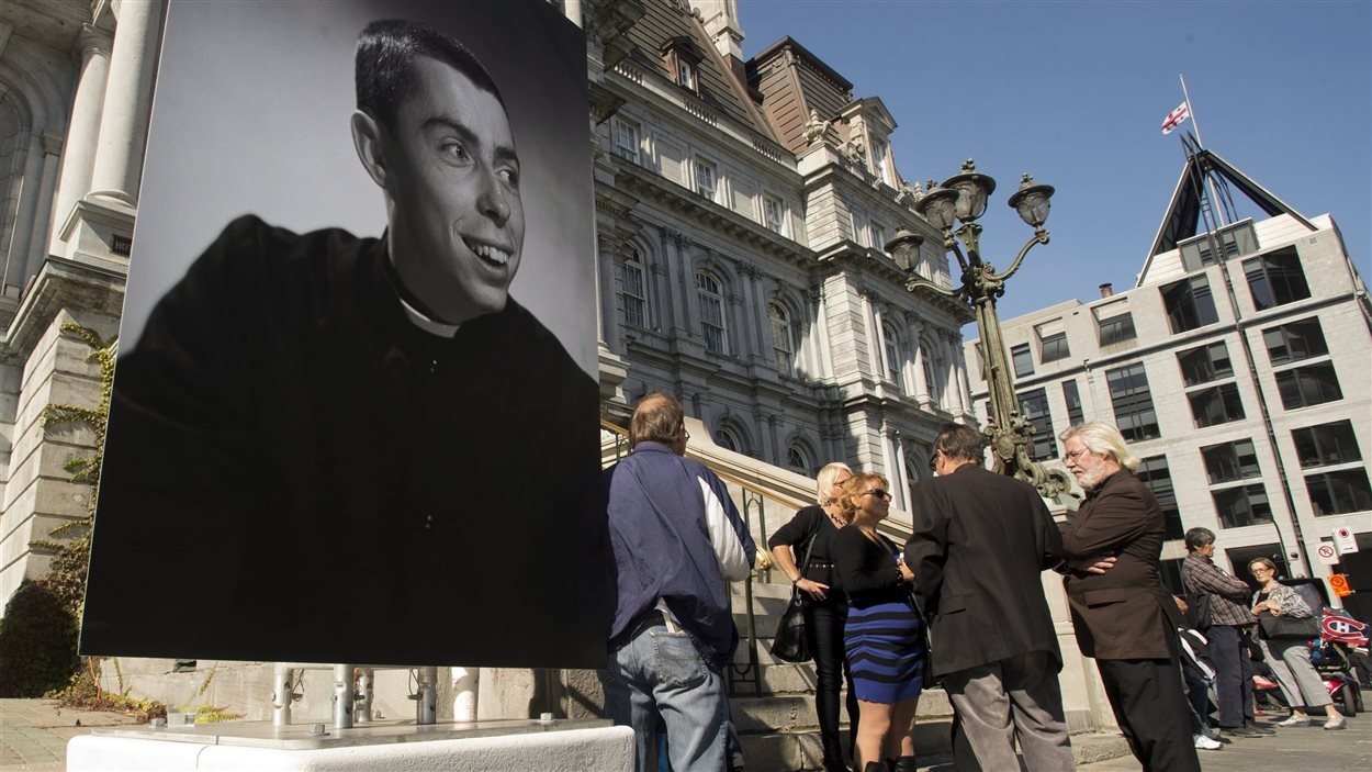 Amis et artistes disent au revoir à Gilles Latulippe | Radio-Canada.ca