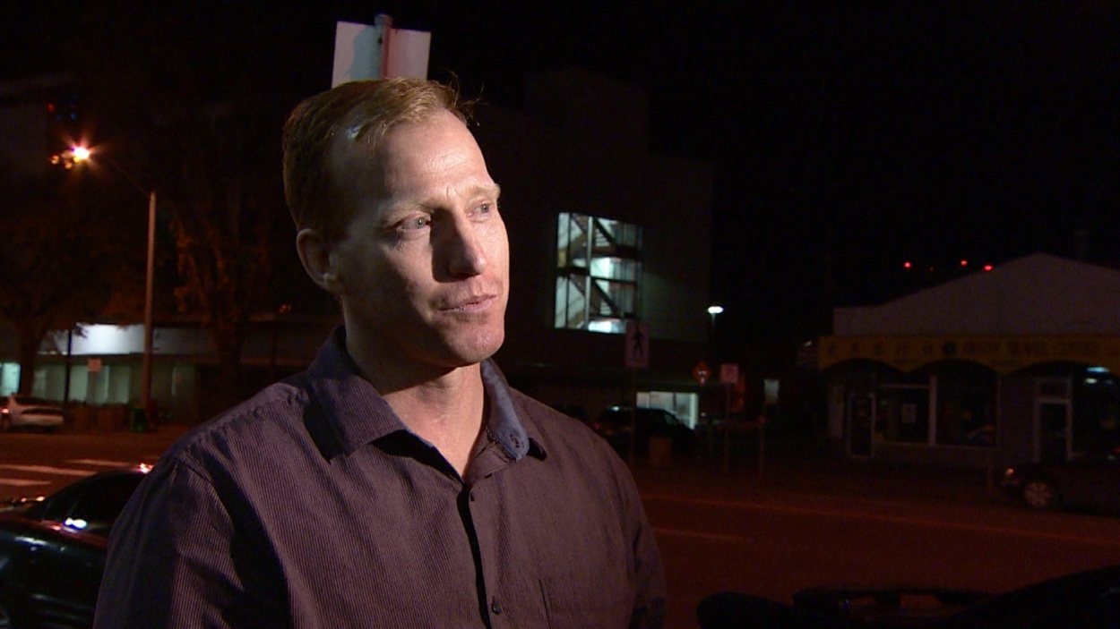 Après 4 ans d'emprisonnement, Travis Vader est un homme libre | Radio ...