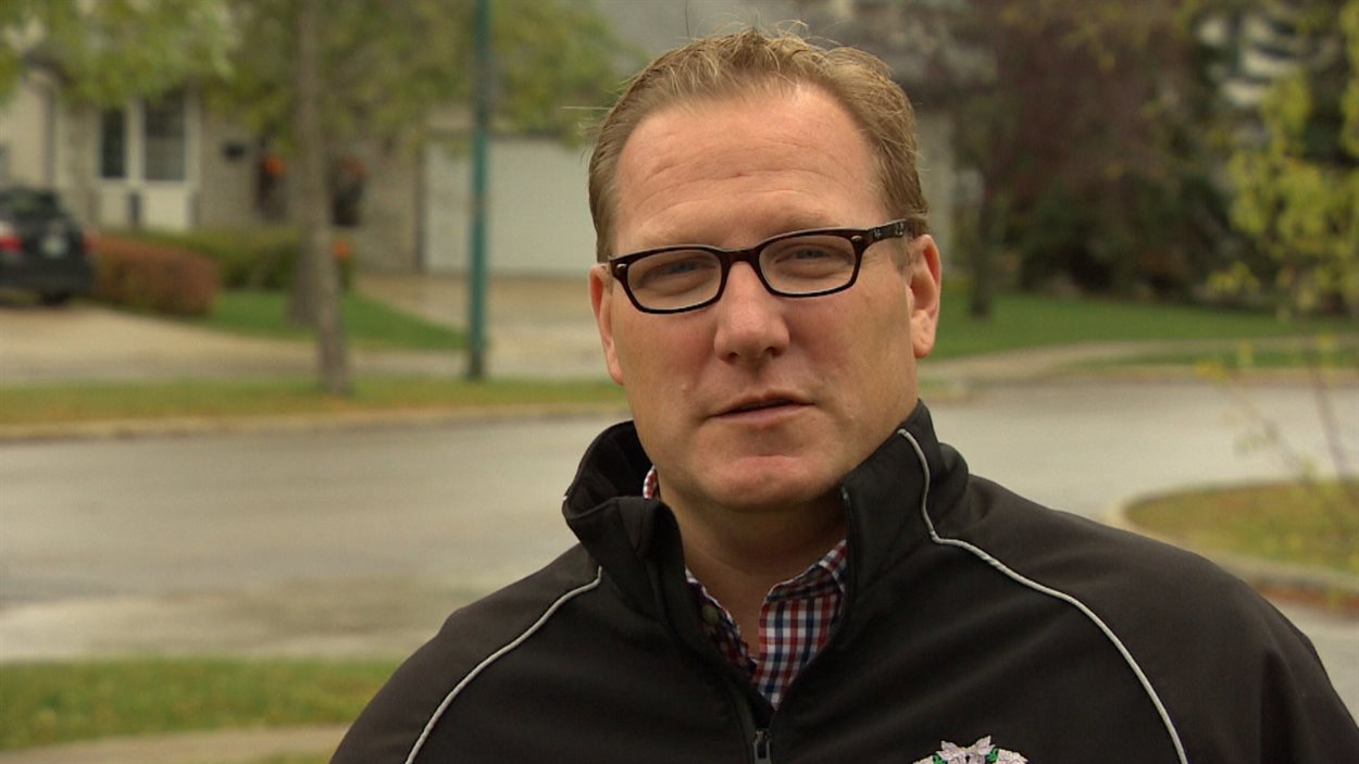 Débourser 100 $ pour répondre au 911 | Radio-Canada