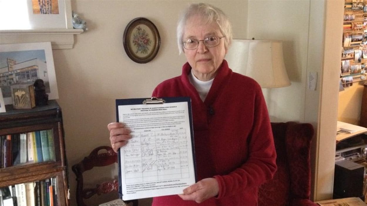 Une pétition contre l’entraînement militaire à l’école | Radio-Canada