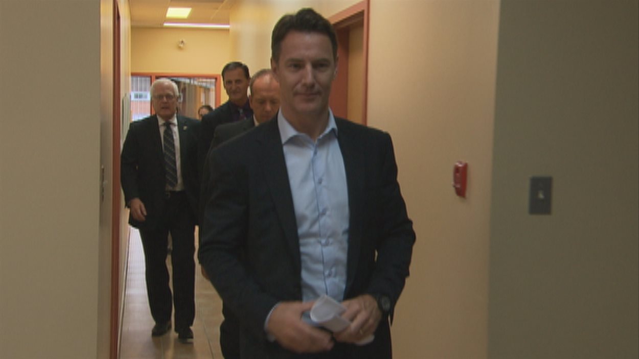 Le président de Magris Ressources en visite à Saint-Honoré | Radio-Canada