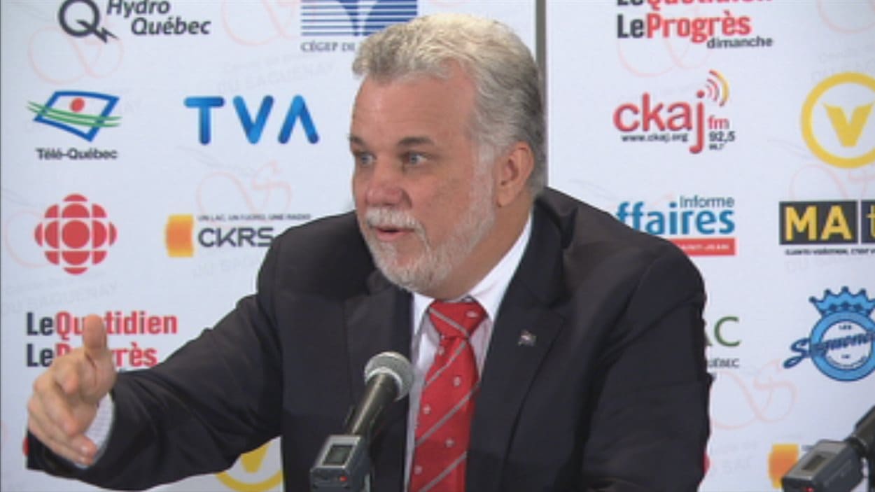 Philippe Couillard devant le Cercle de presse | Radio-Canada