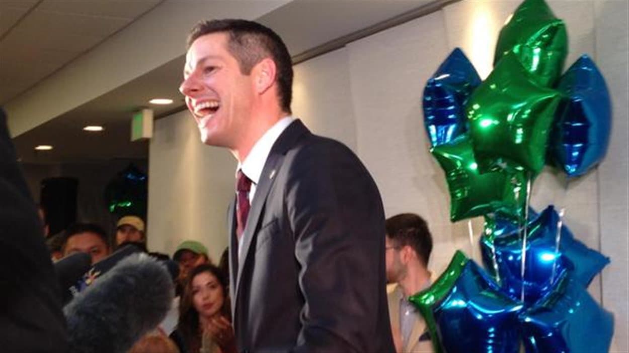 Mairie de Winnipeg : Brian Bowman l'emporte haut la main | Radio-Canada