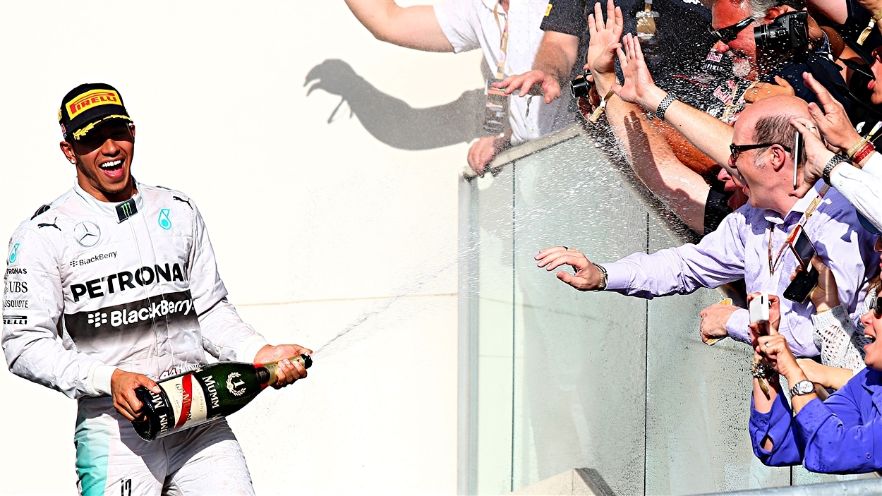 Hamilton gagne à Austin, doublé Mercedes-Benz | Radio-Canada