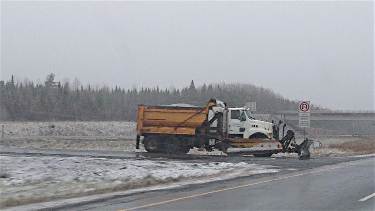 Brun-Way sommée d'améliorer le déneigement | Radio-Canada