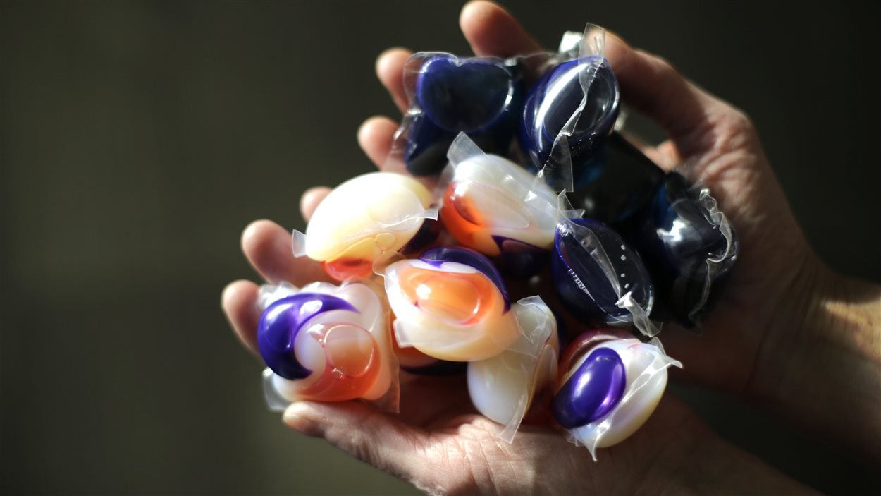 Capsules de détergent : un enfant est hospitalisé chaque jour | Radio ...