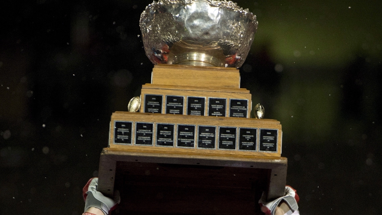 Football : la Coupe Vanier à Québec en 2015 | Radio-Canada