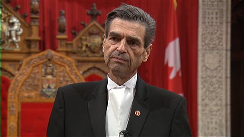 Le nouveau président du sénat commente l'affaire Colin Kenny | Radio-Canada