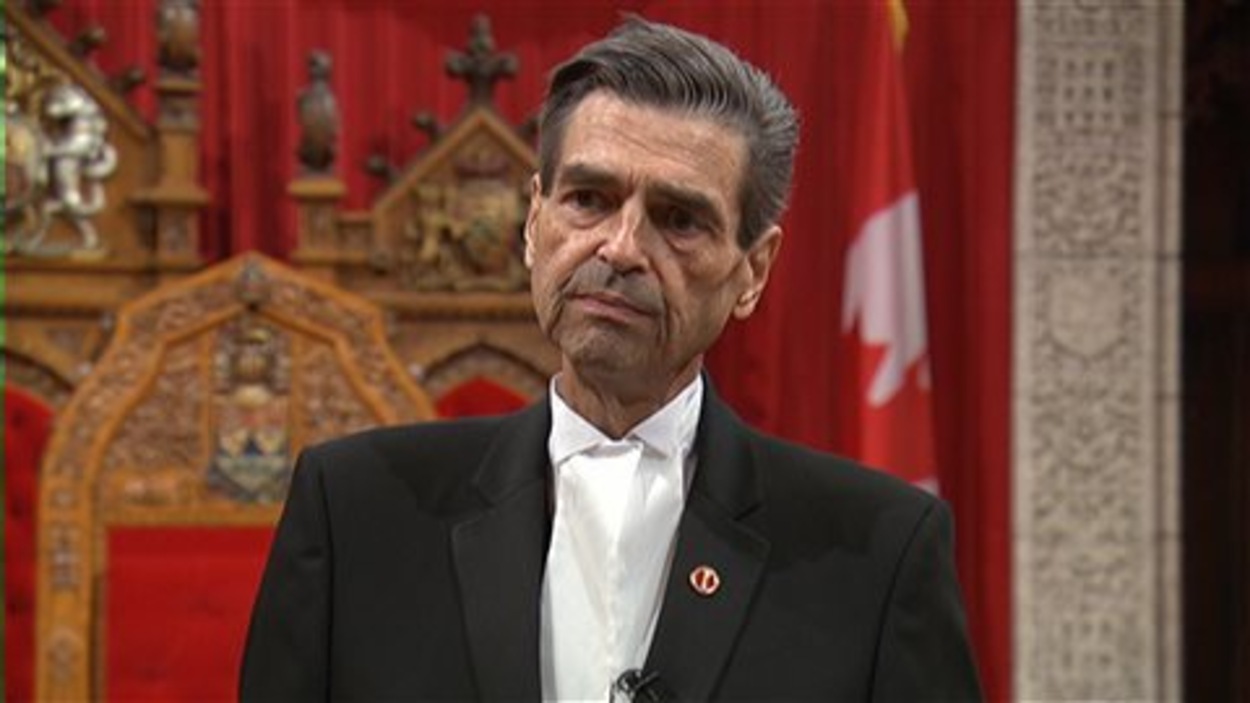 Le nouveau président du sénat commente l'affaire Colin Kenny | Radio-Canada