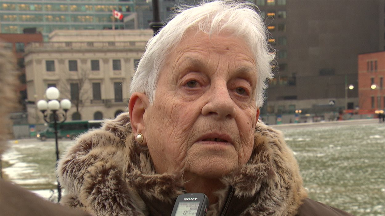 Un homme coincé avec sa fille adoptive en Sierra Leone dénonce l ...