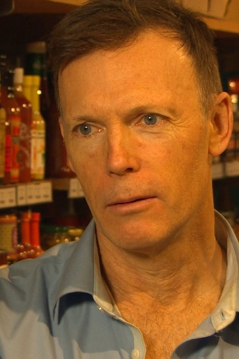 Le dollar canadien fait perdre de l’argent | Radio-Canada