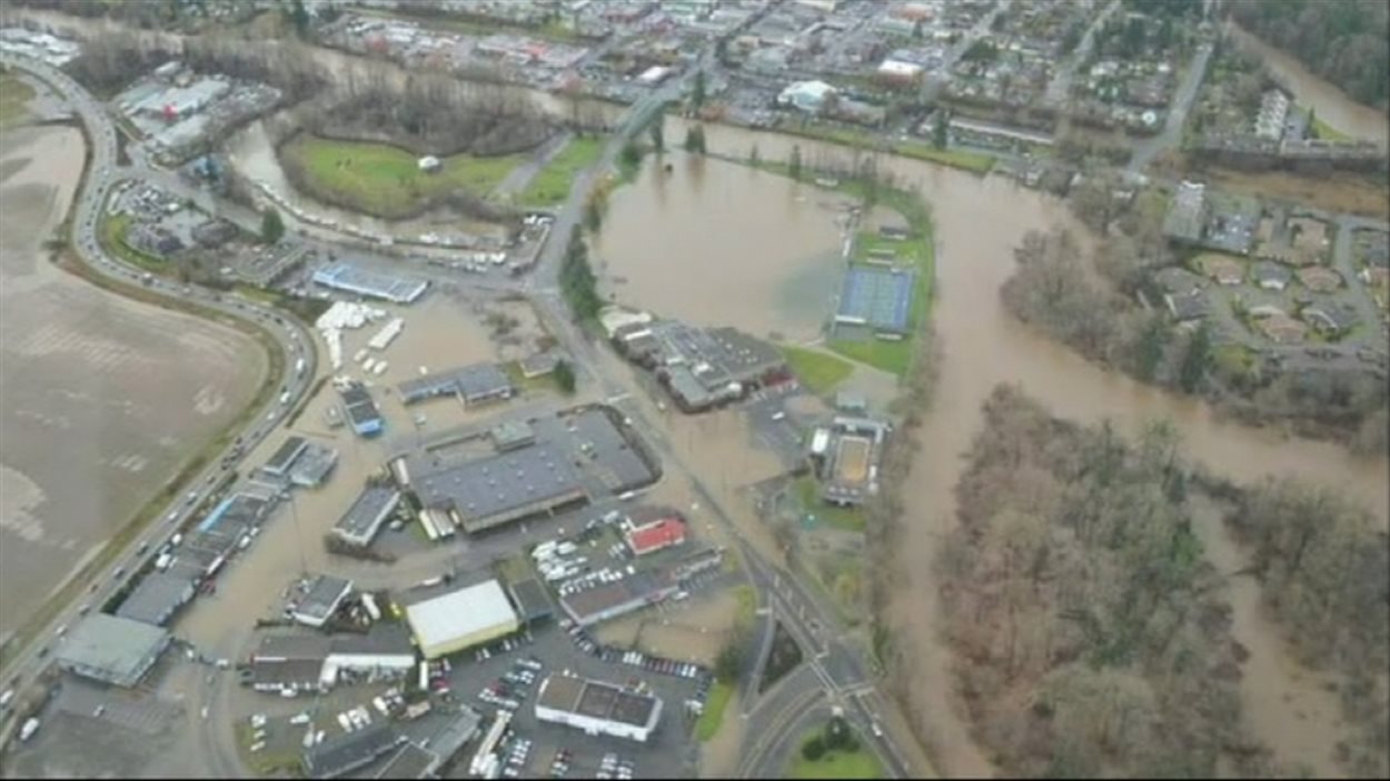 Les intempéries provoquent des évacuations en C.-B. | Radio-Canada