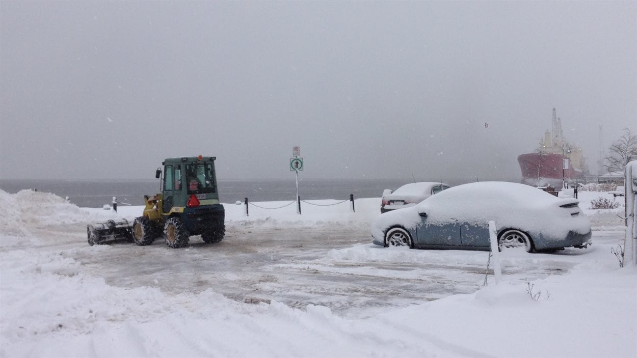 Images de la neige au centre-ville de Trois-Rivières | Radio-Canada