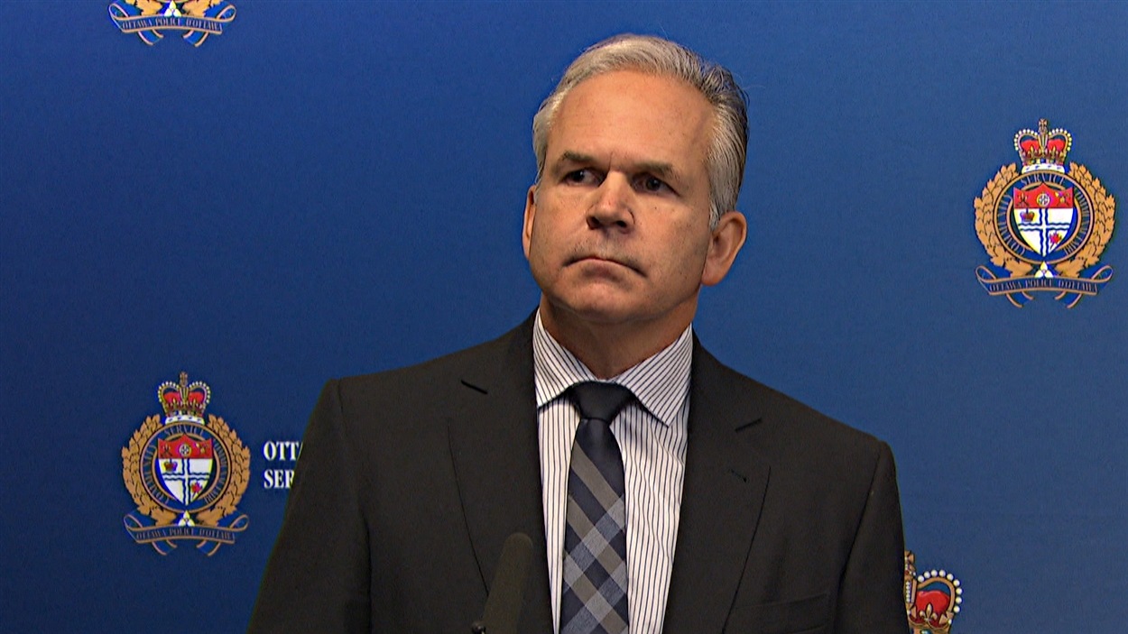 Ian Bush : le chef de police « fier » de ses agents | Radio-Canada